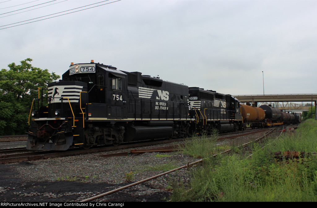 NS 754 & 3011 on CB10